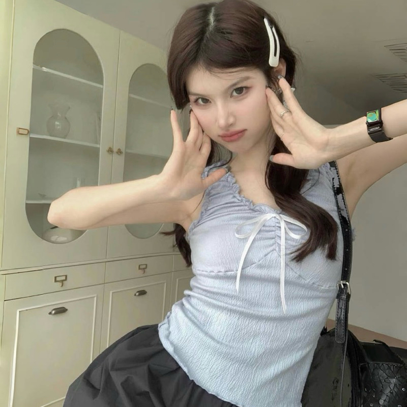 O76 CU🇰🇷現貨🔥荷葉邊碎皺感🖤甜中帶壞小皺摺荷葉邊背心 無袖背心 吊帶上衣 短版背心 吊帶背心 bratop | 蝦皮購物