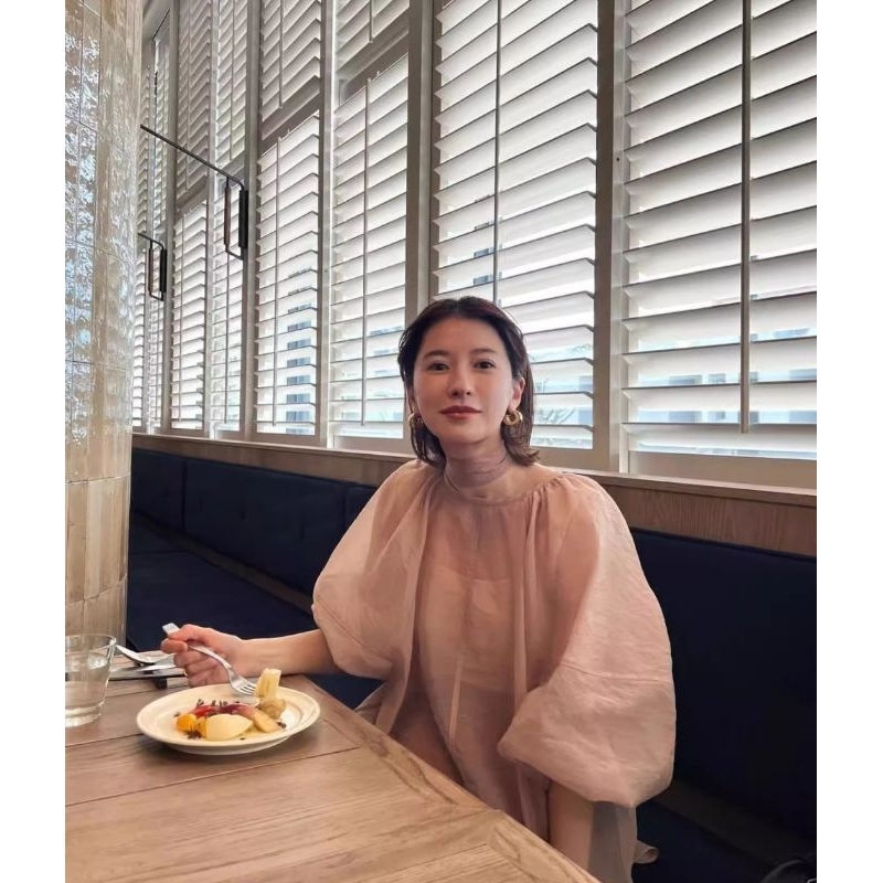 日牌正品🇯🇵Clane松本惠奈日牌🇯🇵人氣款！春夏多way蝴蝶結澎袖綁帶上衣 駝色 | 蝦皮購物