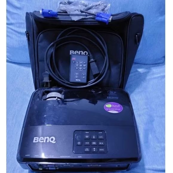 投影機BenQ MX522 二手功能正常 如圖所示有po6張圖 不教學會使用再購買 附電源線和訊號線和遙控和手提袋 | 蝦皮購物