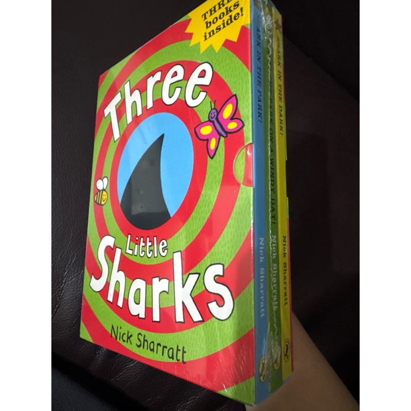 現貨未拆-英文原版繪本 3冊盒裝 Shark in the park鯊魚洞洞書 Nick Sharratt 鯊魚在公園 | 蝦皮購物