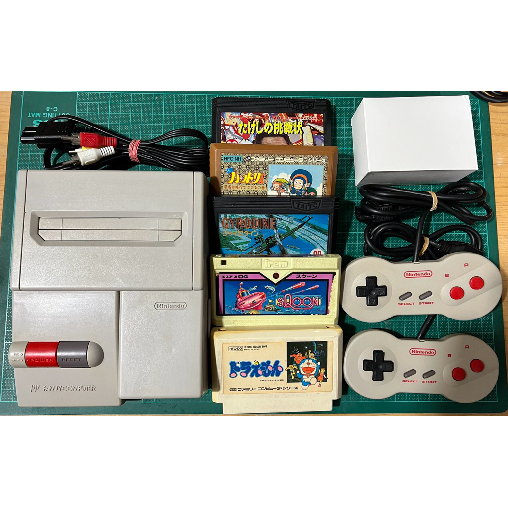二手現貨 原廠 NEW NINTENDO FC 主機 AV仕樣 末代原廠任天堂 二隻原廠手把 全新AV線 全新電源 如圖 | 蝦皮購物