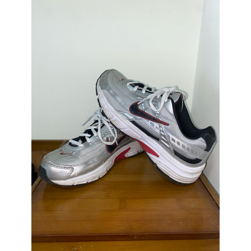 Nike Initiator Metallic Silver Red 運動鞋 | 蝦皮購物