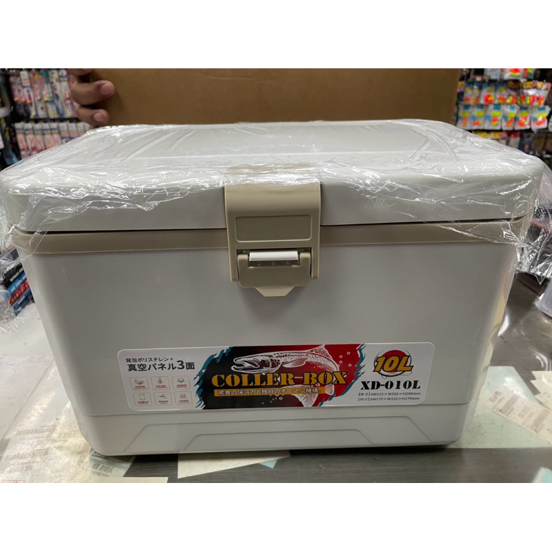 (建利釣具行)COLLER-BOX XD-010L 付網 冰箱 保冷箱 10公升 活餌箱 有打氣孔 掛架 | 蝦皮購物