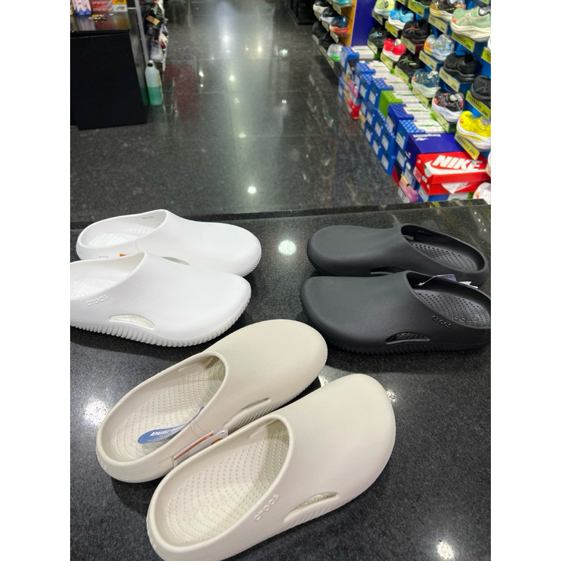 CROCS 卡駱馳 中性款 麵包克駱格 涼拖鞋 208493-100 白色 001 黑色 160 水泥灰 | 蝦皮購物