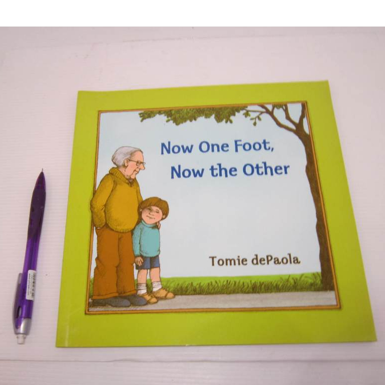 「二手書」Now One Foot, Now the Other Tomie de Paola 英文讀本 平裝 | 蝦皮購物