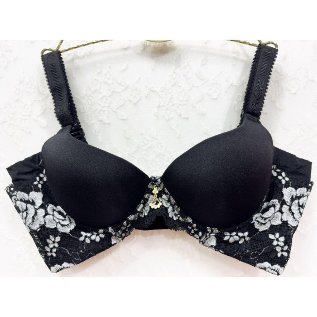 胸罩/女內衣 ：36/80B，厚罩杯，請詳細參閱「商品詳情」。 | 蝦皮購物