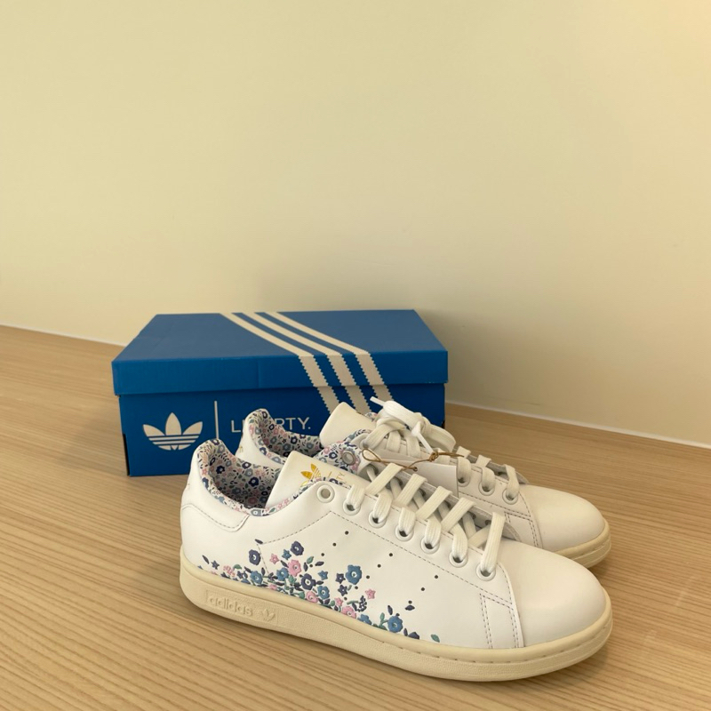 𝐏𝐫𝐞. 日本限定 ADIDAS SAMBA SMITH FORUM LIBERTY 聯名款 小花白 奶油底 | 蝦皮購物