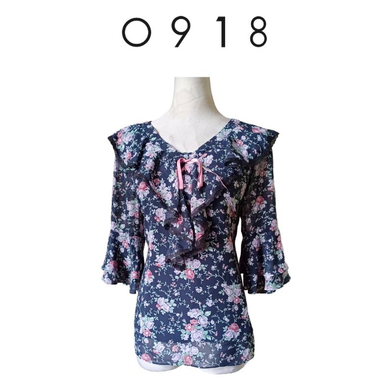 都會名牌~【0918】經典玫瑰花翦影 荷葉領 浪漫情懷美衣~8888 | 蝦皮購物