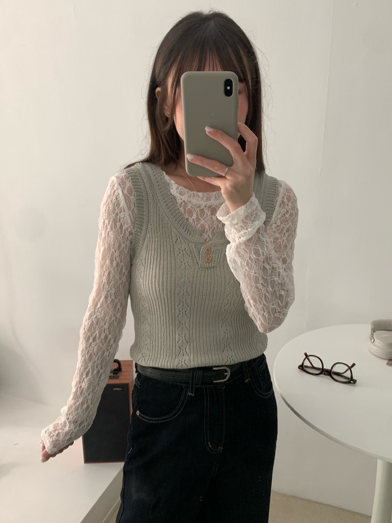 Mooyi-現貨｜（推！）木紋釦花邊背心上衣(4colors) | 蝦皮購物