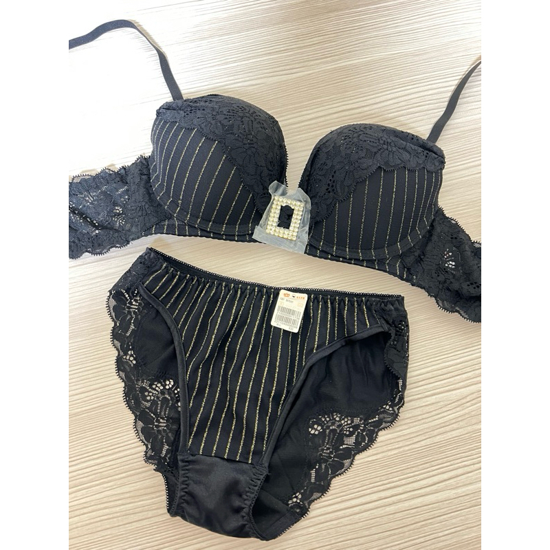 日本品牌Aimerfeel華麗歌劇美鑽性感罩杯升級款75C/D成套內衣褲 | 蝦皮購物