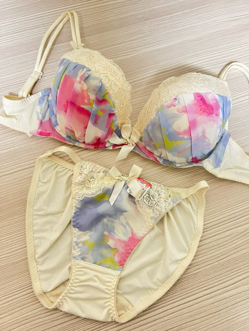 日本品牌Aimerfeel春天氣息浪漫蕾絲75D成套內衣褲 | 蝦皮購物