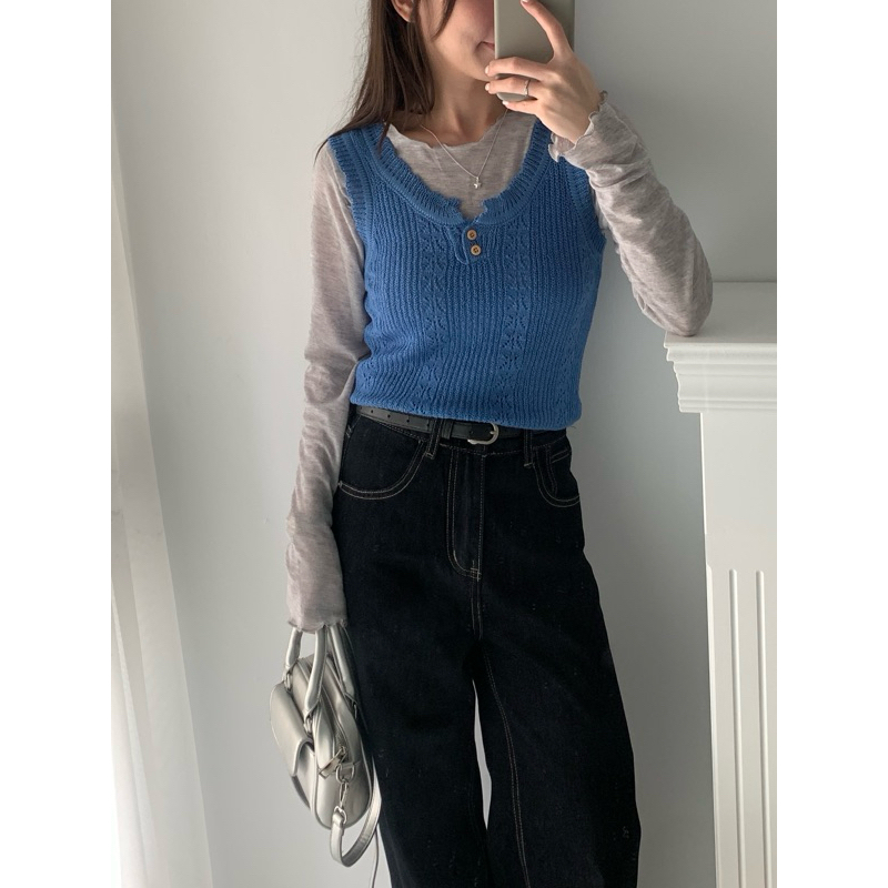 Mooyi-預+現｜（推！）木紋釦花邊背心上衣(4colors) | 蝦皮購物