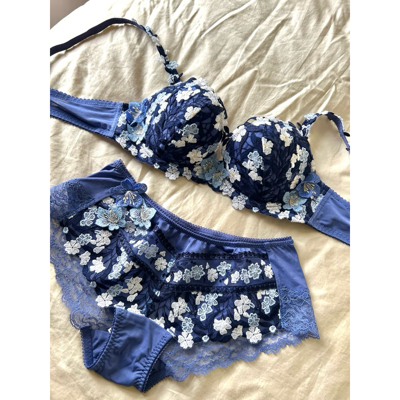 Trefle 56 全新 成套出售 salute最高級 華歌爾 | 蝦皮購物