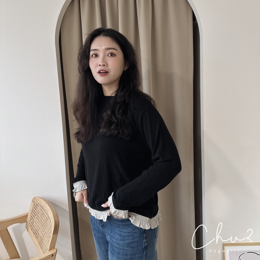 【Chu2 shop】T25102 俏皮小巧思 好好摸木耳彈力棉滾邊上衣 (兩色) (可單穿/可內搭) | 蝦皮購物