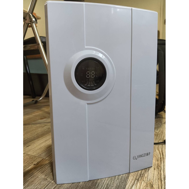 [近乎全新,使用過一次,原價1300]CS-10F半導體除濕機，水箱容量2200ml，內附說明書、遙控器、導水管（1米） | 蝦皮購物