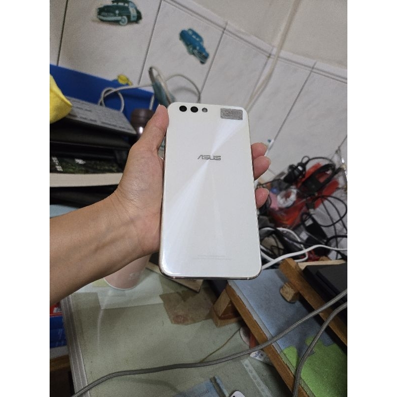 Zenfone 4 5.5吋 Z01KD 4G 64GB（功能正常~可上網、可上Youtub螢幕右下角缺一角有裂痕看內容 | 蝦皮購物