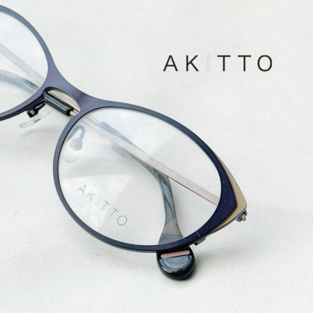 【AKITTO｜以七寶燒工藝點亮眼鏡細節】日本手工框｜專為亞洲女生臉型打造｜小臉｜純鈦｜讓人戴上會微笑的眼鏡｜貓眼 | 蝦皮購物