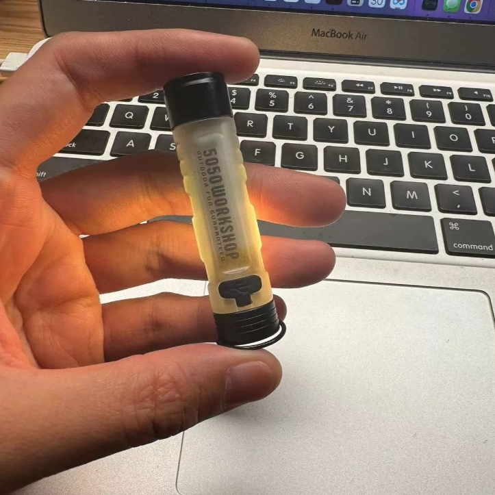 新北寄出 僅19g 日本出口徒步露營燈 5050WORKSHOP LED鑰匙扣燈 迷你強光手電筒 帳篷燈 手電筒 | 蝦皮購物
