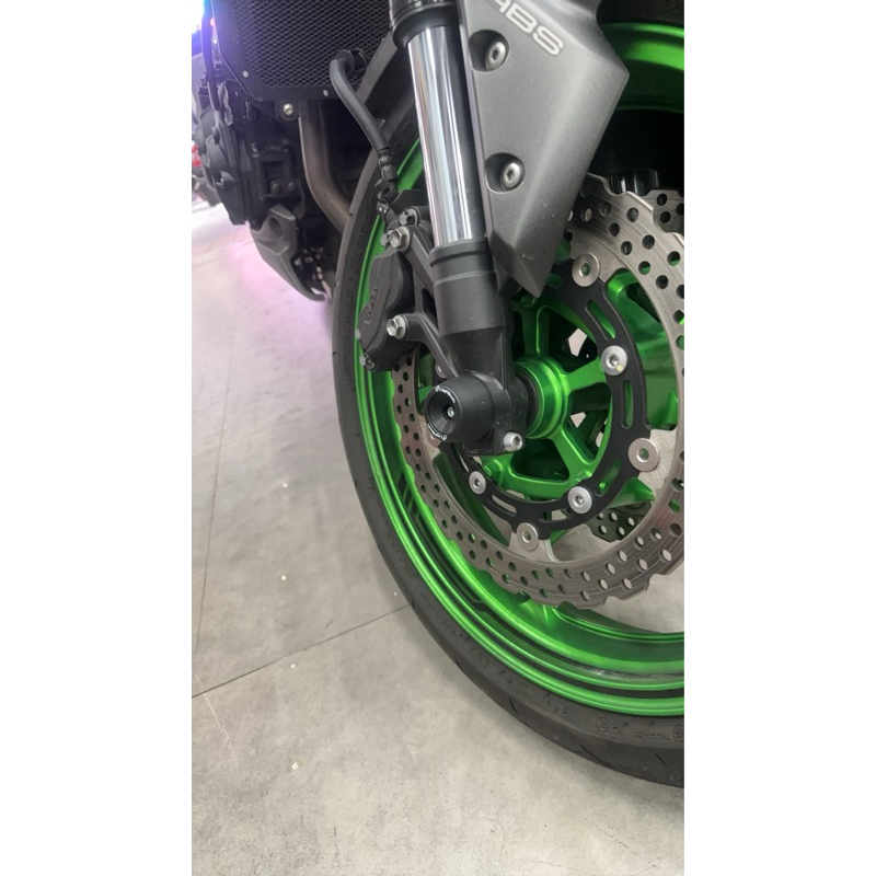 【泰格重車】Lightech KAWASAKI Z900 17~24 前輪防倒球 後輪防倒球 輪軸心防倒球 | 蝦皮購物