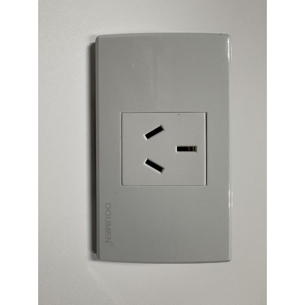 台灣現貨 大陸規格 國際電工 118型 16A 插座含面板 台灣面板可用 冷氣 吃重電 用16A ，一般買10A就可以 | 蝦皮購物