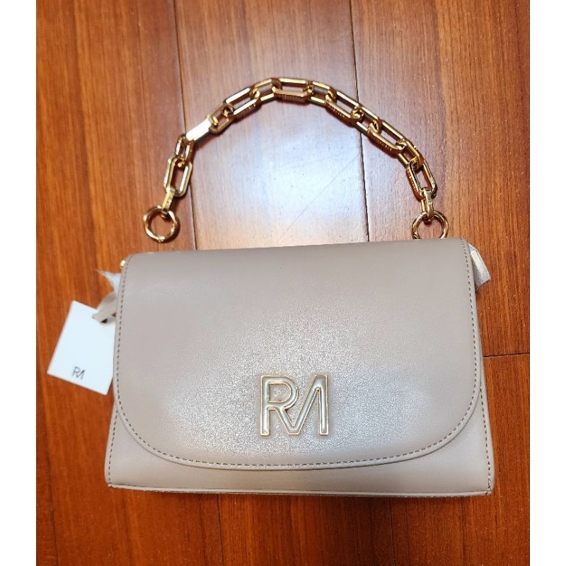 RM Robinmay 魔鏡奇緣斜背包（原廠全新缺件瑕疵品）超美奶茶色，只有1個 | 蝦皮購物