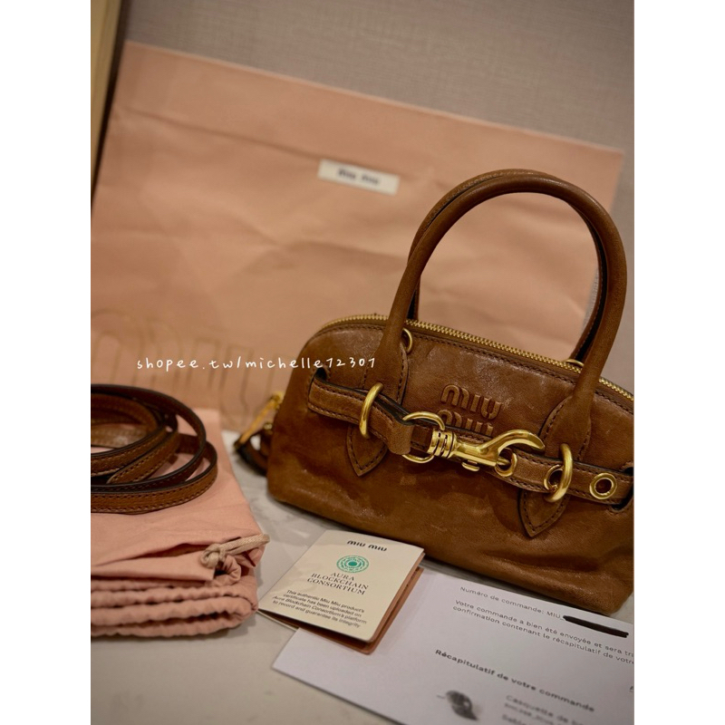 【miu miu Aventure mini nappa leather bag 】 Color：橡樹棕 | 蝦皮購物