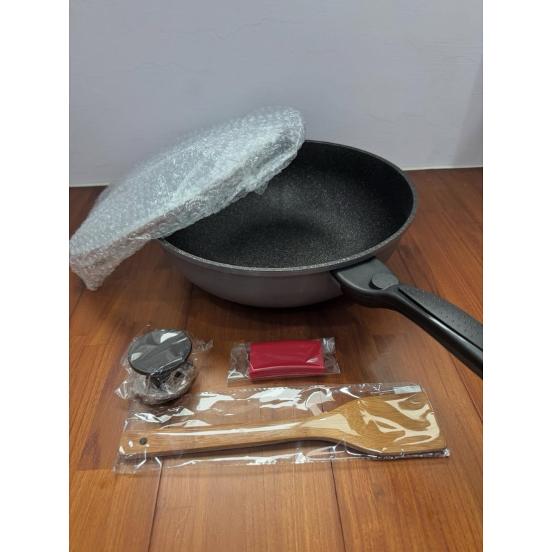 🌟《義大利CUOCO》鈦晶岩系列T2-不沾大寶鍋34cm（附蓋、鍋鏟） | 蝦皮購物