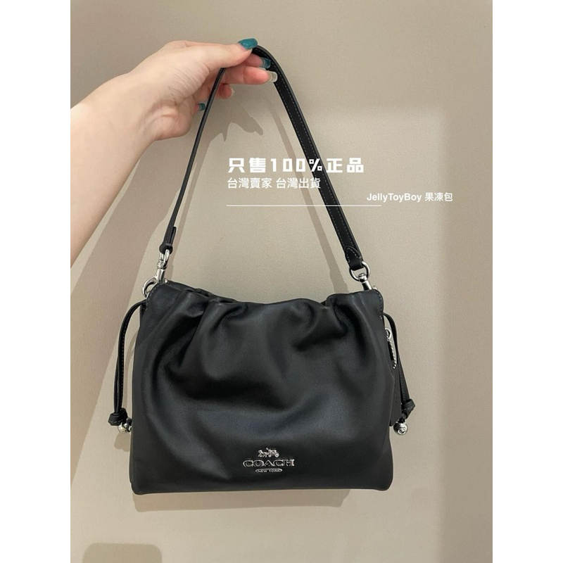 折扣款 全新正品 COACH CT763 黑色 光滑皮革 FAYE 22CM 抽繩 水餃包 褶皺 雲朵包 | 蝦皮購物