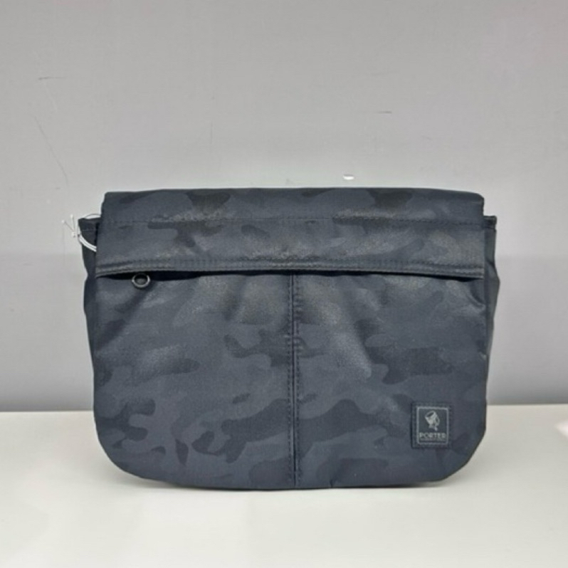 PORTER INTERNATIONAL 翻玩迷彩PUZZ磁扣斜肩包斜背包 黑 11837-20201C 代購福袋 | 蝦皮購物