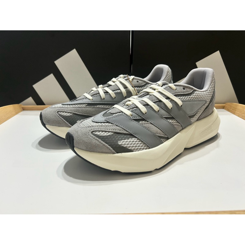 55折出售 Adidas Lightblaze 男 元祖灰 運動 輕量跑鞋 緩震 反光 休閒 慢跑鞋 IH8607 | 蝦皮購物