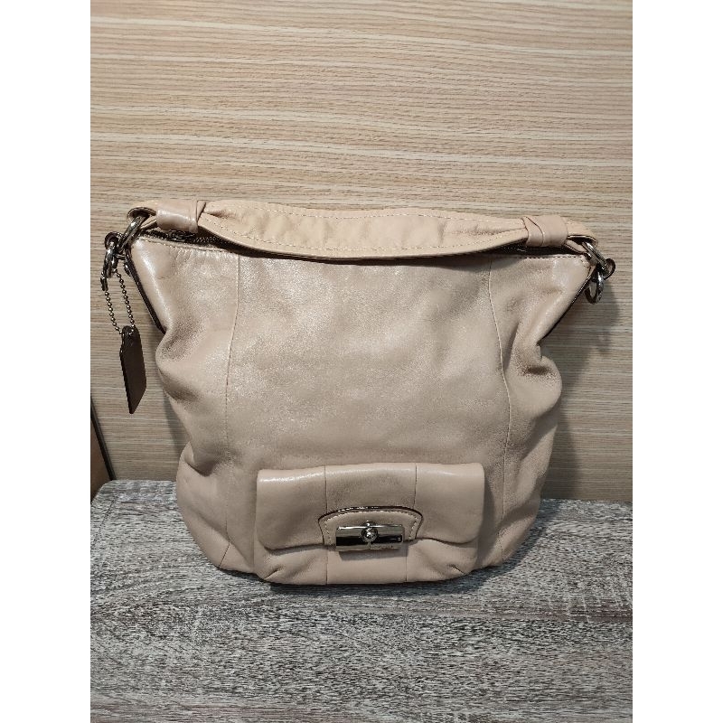 八成新含運/正品COACH Kristin Hobo 米色皮革斜背包可轉換單肩包 L0069-14783附正品防塵袋 | 蝦皮購物
