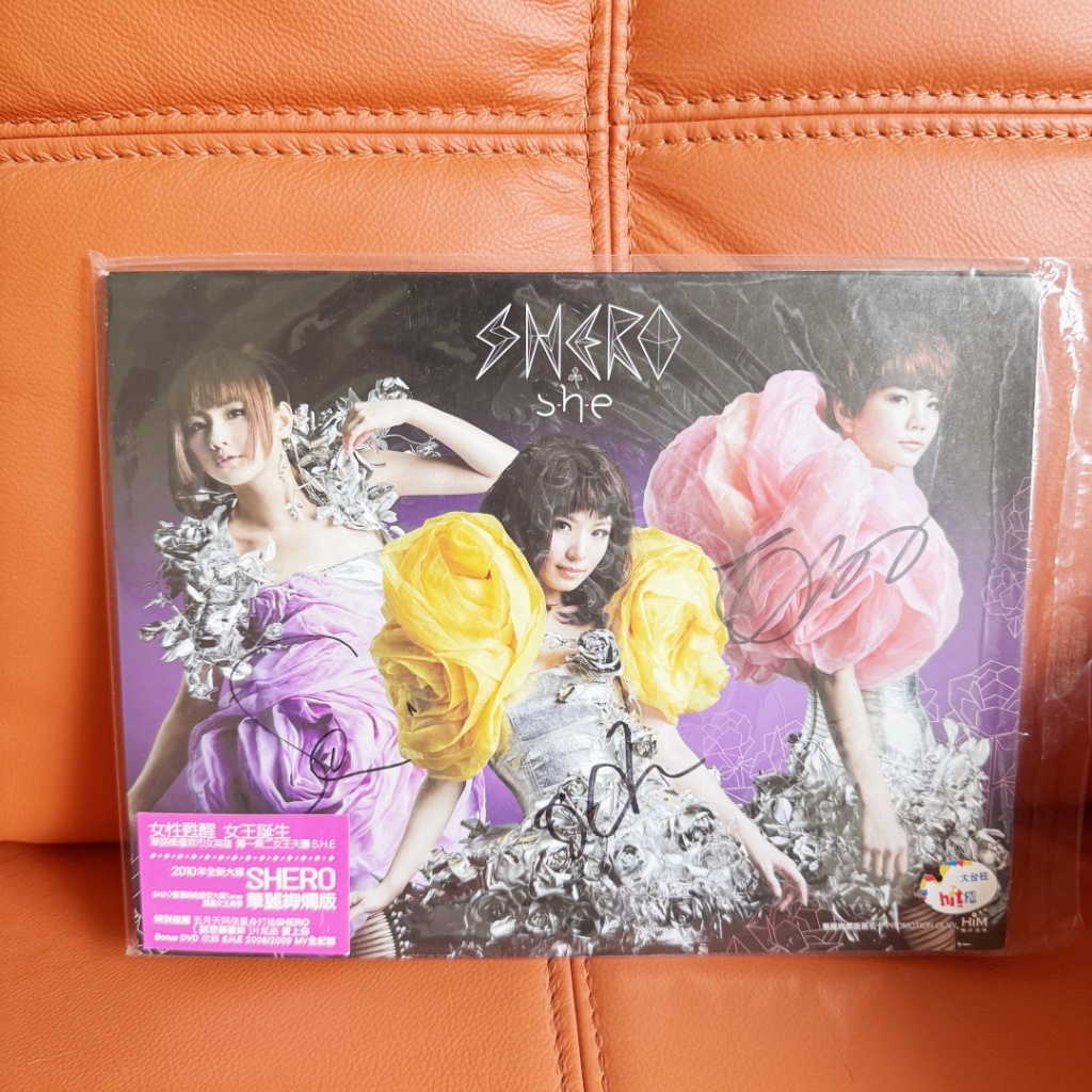 S.H.E / SHERO 華麗絢爛版CD+DVD 親筆簽名專輯 | 蝦皮購物