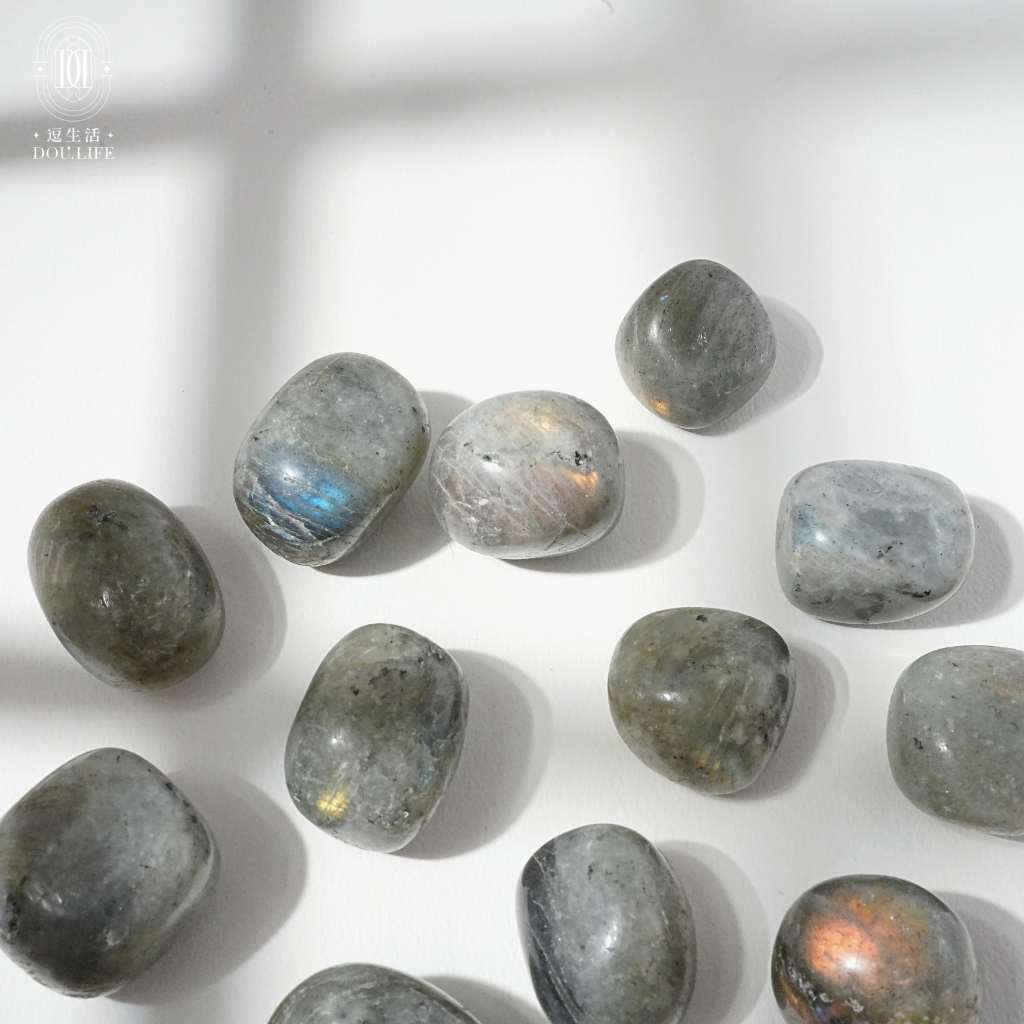 【逗生活 Dou.Life】灰月光 逗滾石 天然 台灣現貨 情緒平衡 靜心助眠 滾石 礦石 水晶 | 蝦皮購物
