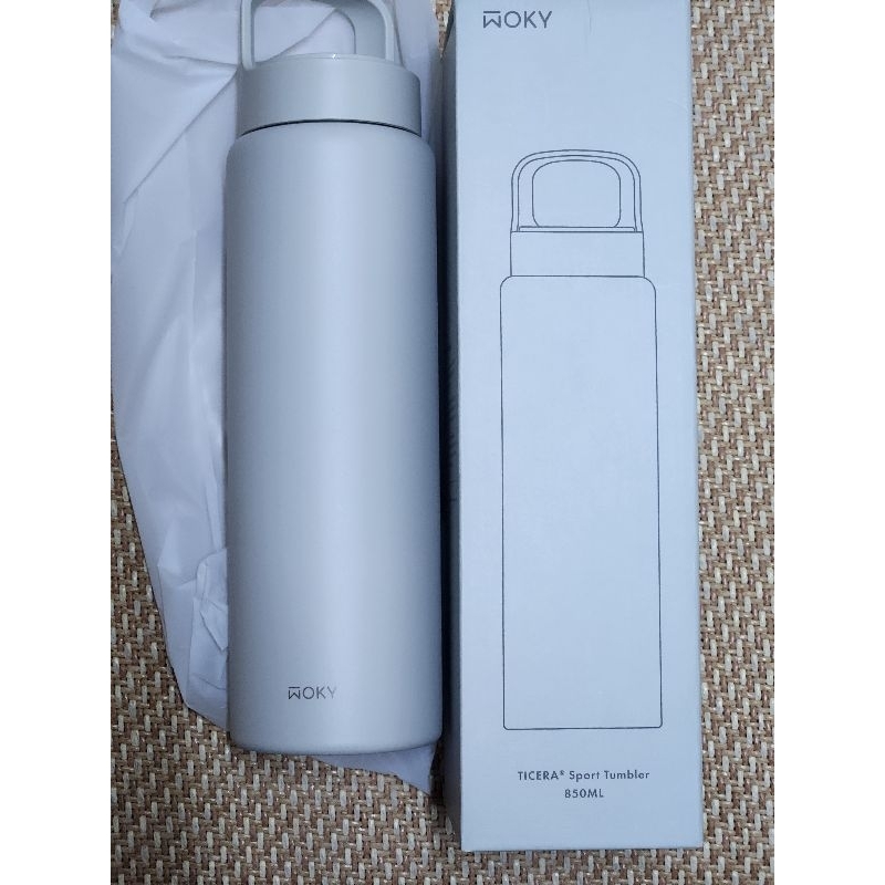 【WOKY 沃廚】 輕芯鈦瓷提手運動保溫瓶850ml-舶灰 | 蝦皮購物