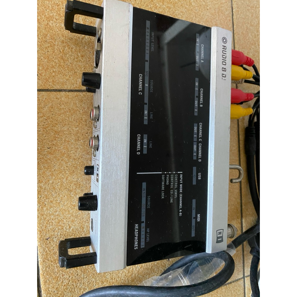 Native Instruments Traktor Scratch Audio 8 DJ 聲卡 錄音卡，含原廠線材 | 蝦皮購物