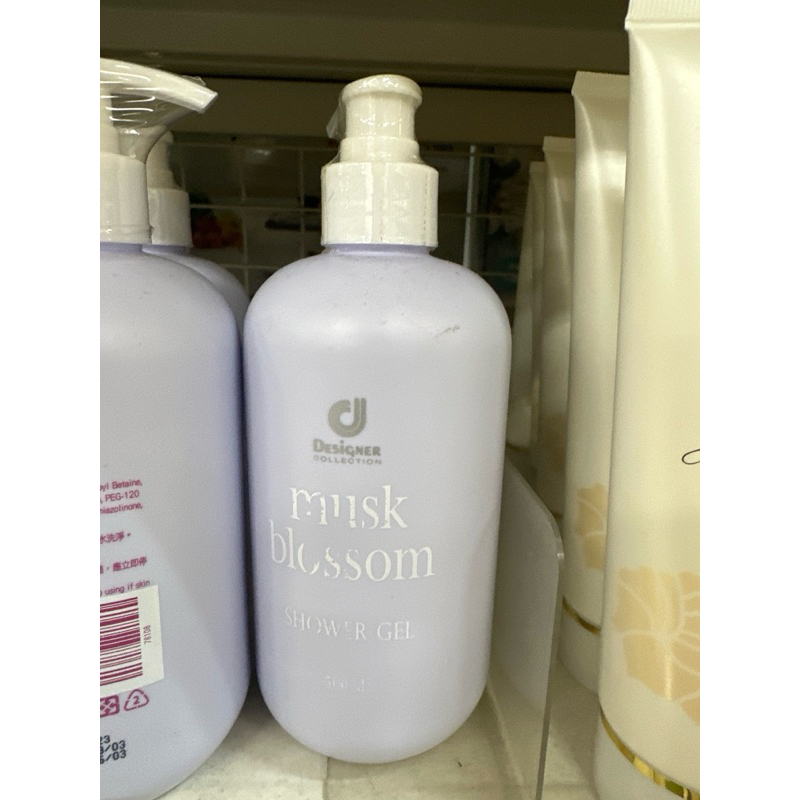 台灣現貨🔥500ML DESIGNER Musk Blossom shower gel HBL 百香沐浴凝膠 沐浴乳 | 蝦皮購物