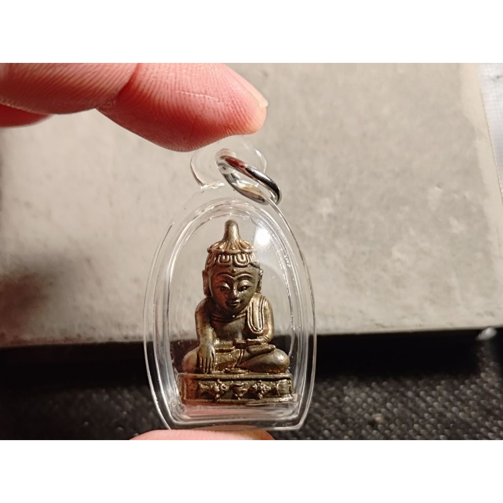 泰國佛牌~烏巴庫尊者~水財佛~古巴Sri~Ban Pao寺(南邦府)~七針形制~底部塞聖粉 ~銀符管(0306D) | 蝦皮購物