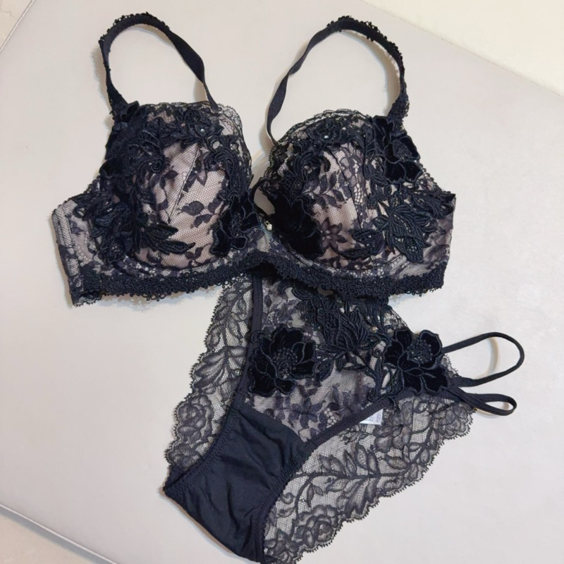 Trefle 日本製 成套內衣 70F M 莎露 Salute | 蝦皮購物