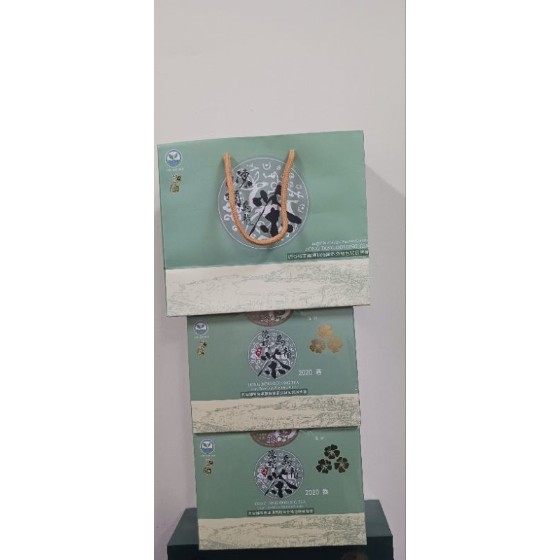 2020年春季＜3朵梅＞鹿谷鄉凍頂合作社比賽茶。凍頂烏龍茶。1盒300gx2罐裝。好喝。藏茶。熟香型烏龍茶。含提袋收藏品 | 蝦皮購物