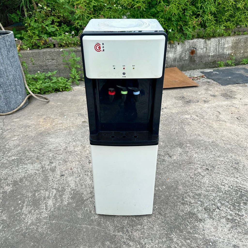 大楊哥二手傢具【 桶裝水專用 直立型冰冷熱(壓縮式)三用飲水機FL-0103C白 】家具回收 | 蝦皮購物
