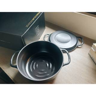 日本原裝 限量版尊爵黑 Vermicular 琺瑯鑄鐵鍋 23cm 湯鍋 煎鍋 飯鍋 燉鍋 小V鍋 | 蝦皮購物