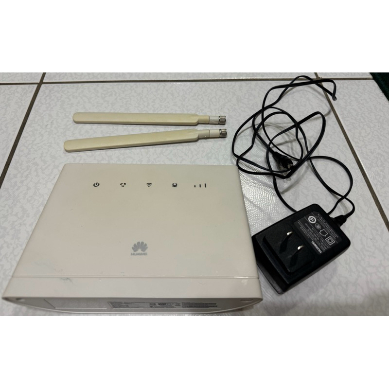 二手）HUAWEI華為 4G無線路由器 B315s-607二手設備功能正常 其中天線有小裂痕 外殼有變黃 反應在價格上 | 蝦皮購物