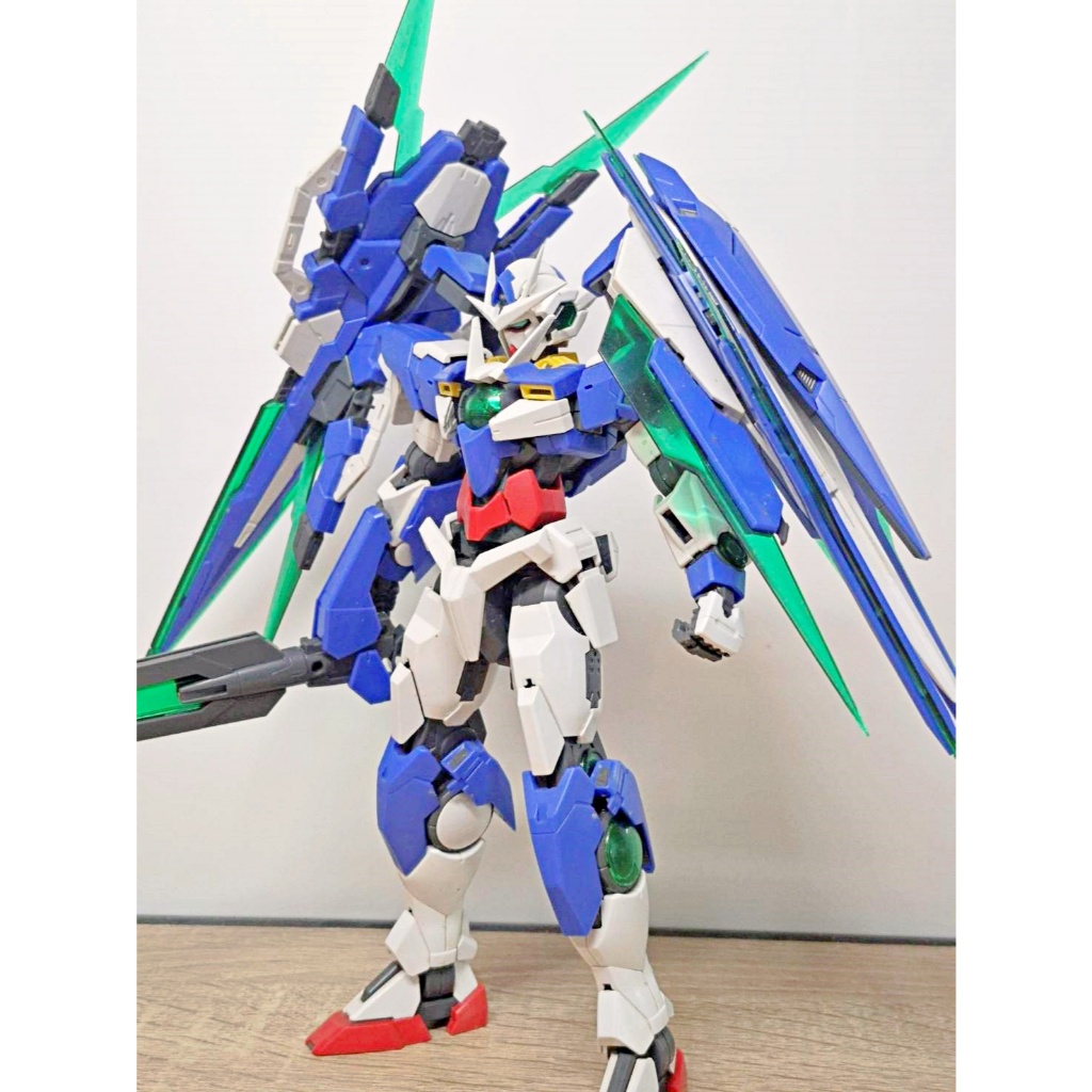 【出清已組模型】萬代 MG 1/100 鋼彈00 量子型 00q 全刃式 QAN[T] 殺肉 素組 組裝 模型 OOV | 蝦皮購物