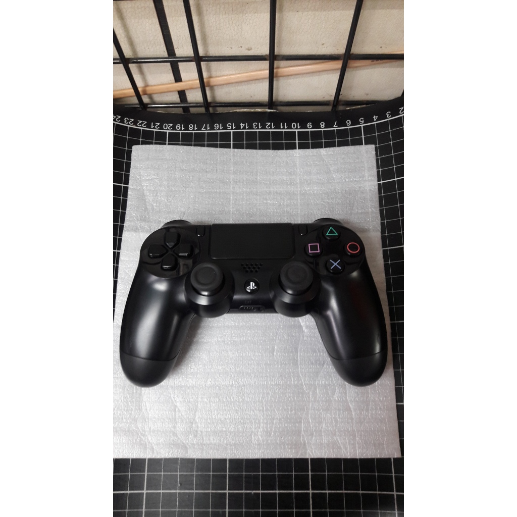 PS4 無線控制器 震動 手把 藍芽 搖桿{按鍵L1或R1扭故障}其餘都正常 裸裝【YJ】維二商店 | 蝦皮購物