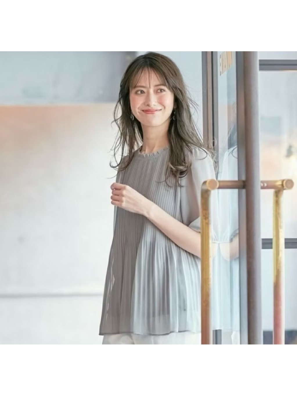 anySiS ANYSIS 輕薄荷葉領 風琴摺 雪紡 上衣 anySiS 2 | 蝦皮購物