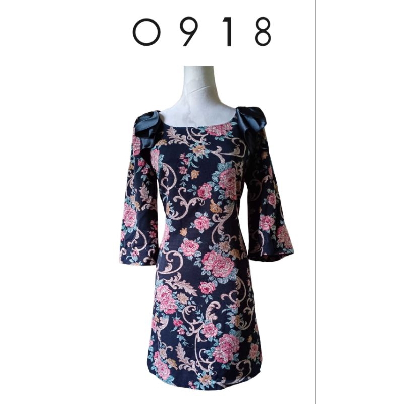 都會名牌~【0918】經典玫瑰花語 肩飾蝴蝶結 黑色唯美洋裝~8888 | 蝦皮購物