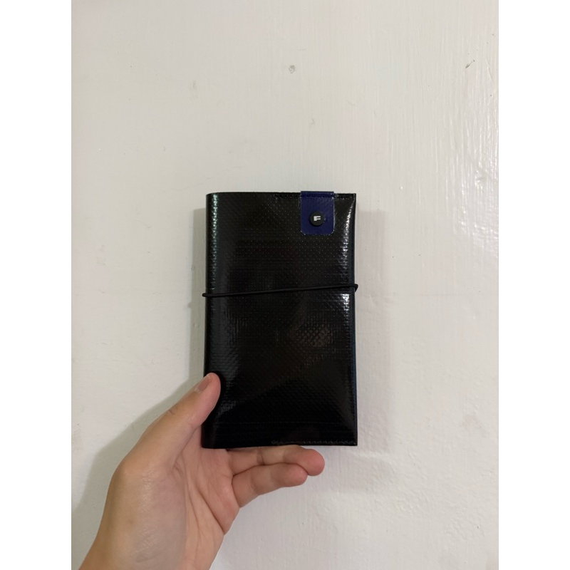 [全新限量瑞士現貨]Freitag F241 SID瑞士卡車防水帆布護照本 護照套 筆記本 黑色 藍標 | 蝦皮購物