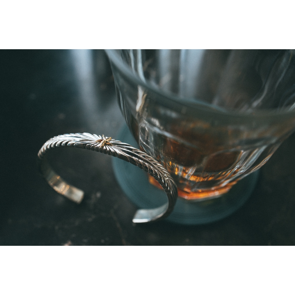 Yusuke Kosaka 小坂 雄介「LodeStar」18K金星圖騰手環(就是愛古著) | 蝦皮購物