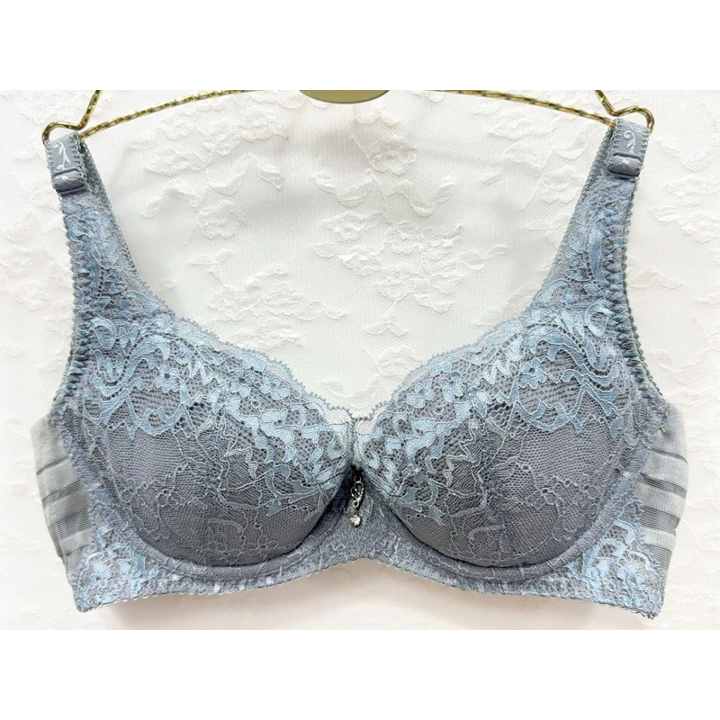 曼黛瑪璉 32/70C（34可穿戴），微厚杯(有附水餃墊)，請詳細參閱「商品詳情」。 | 蝦皮購物