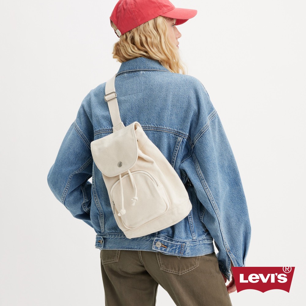 Levis 款 簡約斜背水桶包 / 經典鈕扣細節 白 男女 D7957-0002 熱賣單品 | 蝦皮購物